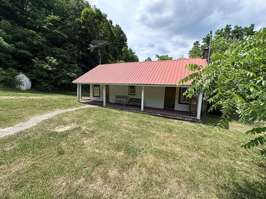 Spacious 36-Acre Country Retreat in Peterstown, West Virginia - Segem ...